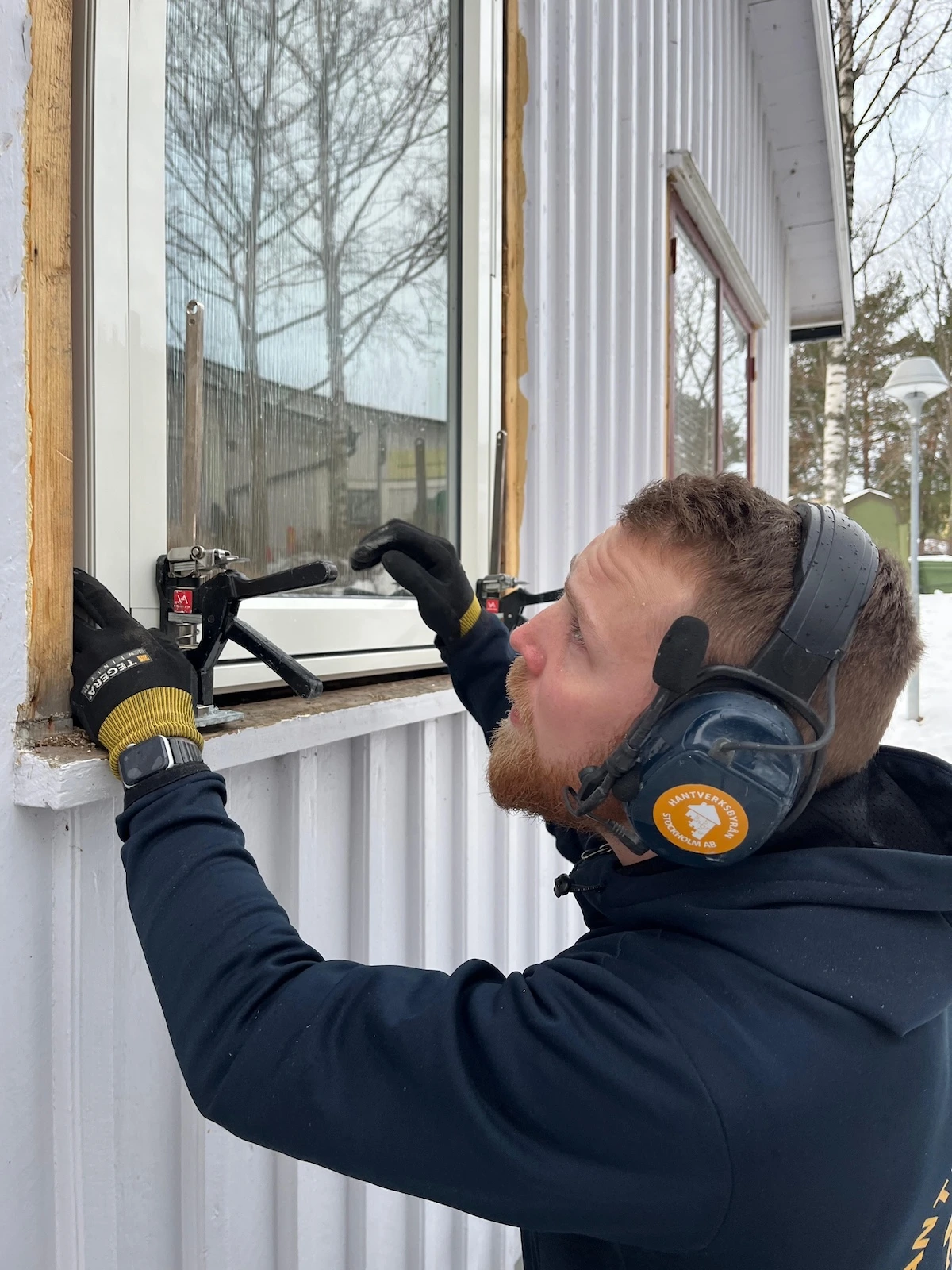 Window installation with Viking Arm Tool - Viking Arm